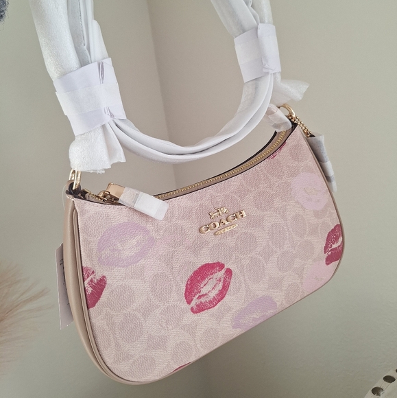 Coach | Bags | Coach Teri Leather Crossbody Shoulder Bag With Lips ...